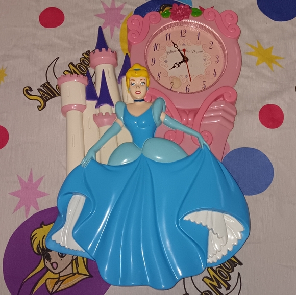 Disney | Wall Decor | 994 Cinderella Castle Disney Clock Vintage 9s ...
